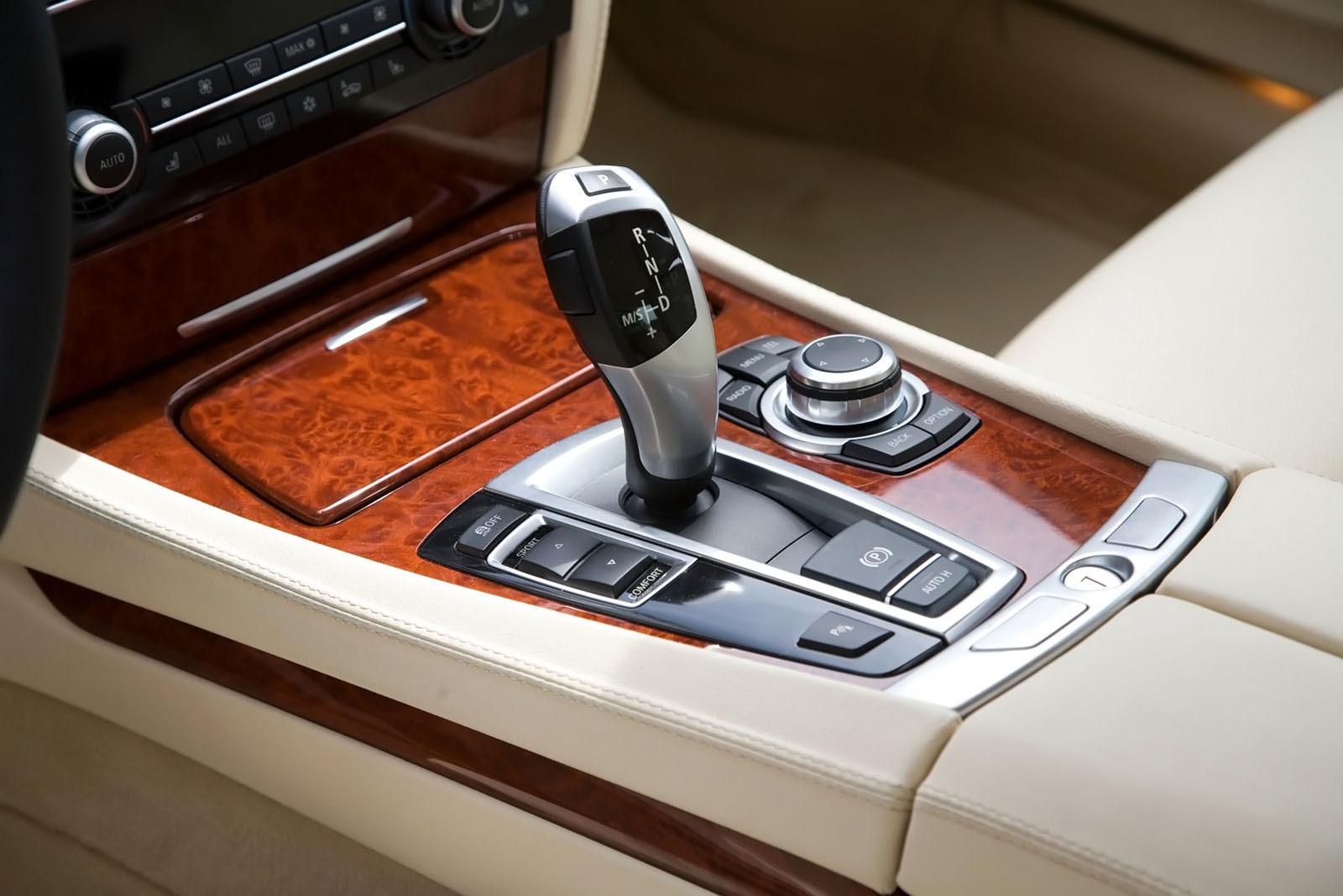 2012 BMW Alpina B7 VINs, Configurations, MSRP & Specs - AutoDetective